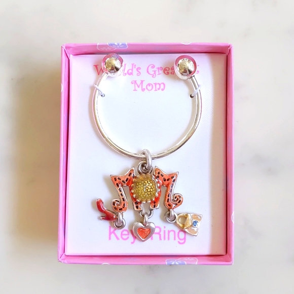 AJMC Jewelry | Accessories | Nwt Worlds Greatest Mom Key Ring Wword Mom ...